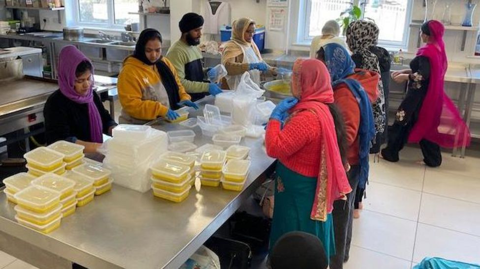 Luton soup kitchen running out of meals as demand rises - BBC News
