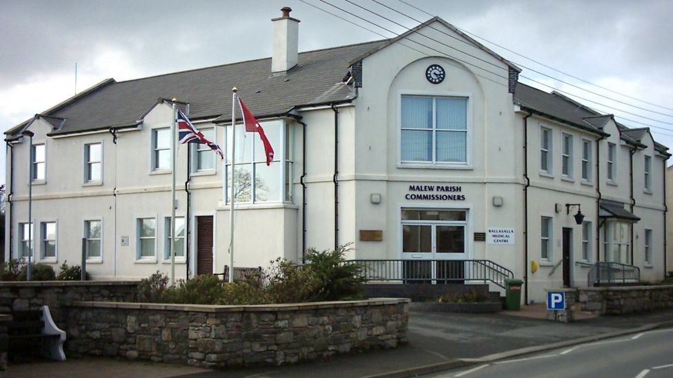 Manx Care takes over running of southern medical centre - BBC News