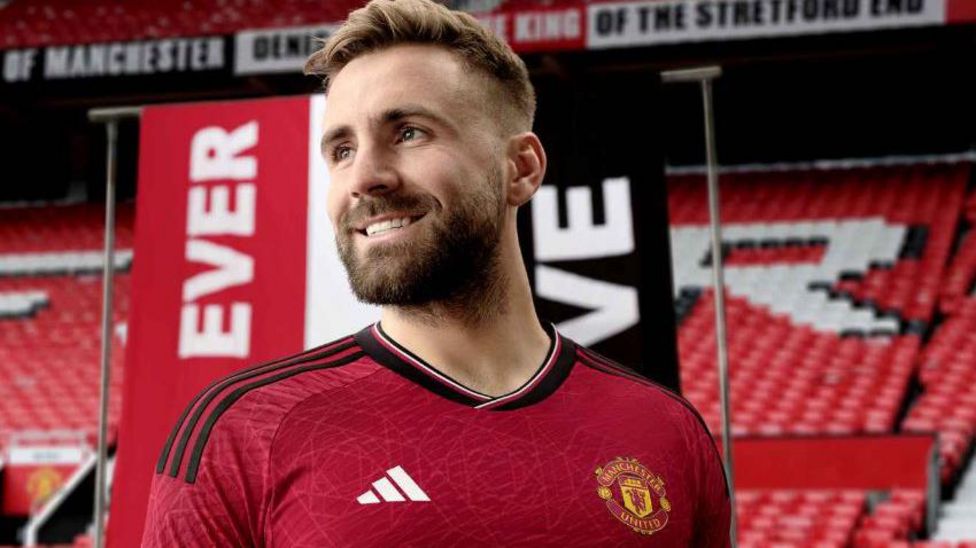Manchester United new kit: A closer look - BBC Sport
