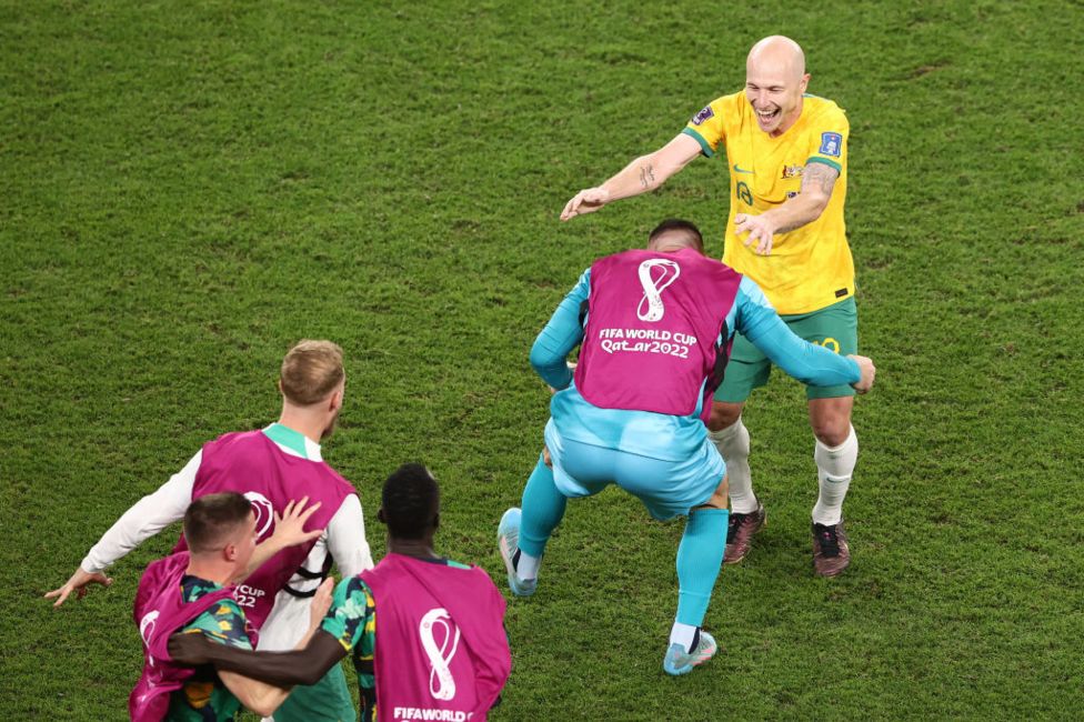 Premiership players star as Australia progress - BBC Sport