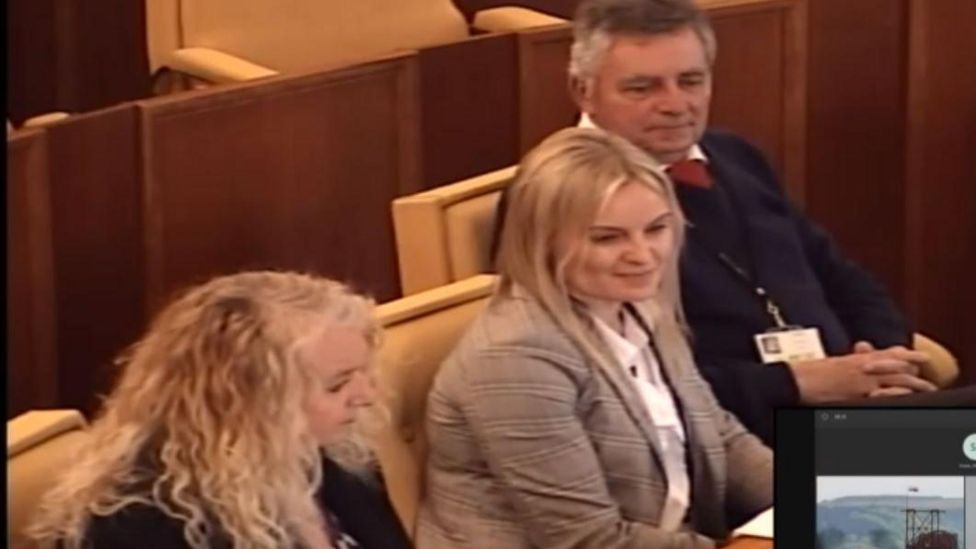 Torfaen: Officials admit driving to walking and cycling meeting - BBC News