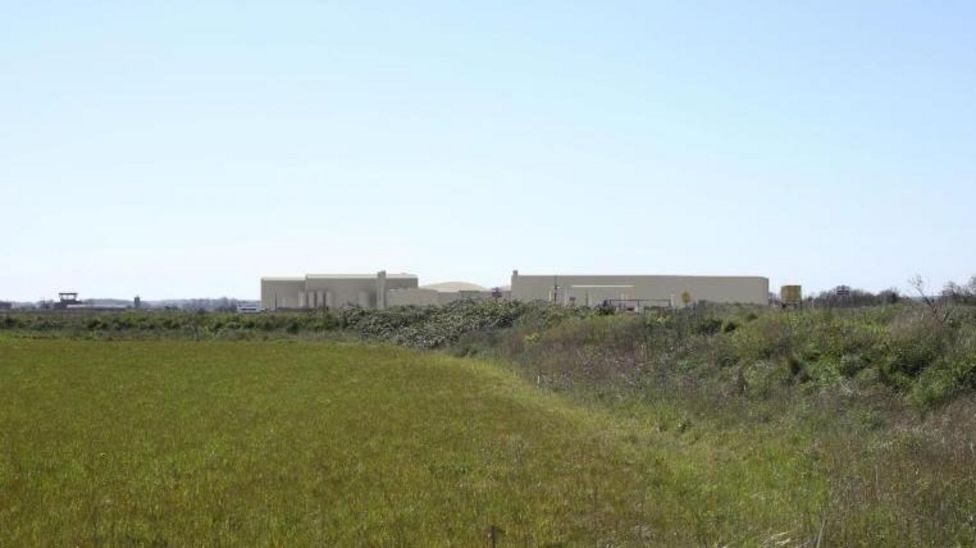 Manby Airfield: Renewable energy plant proposed for Louth - BBC News