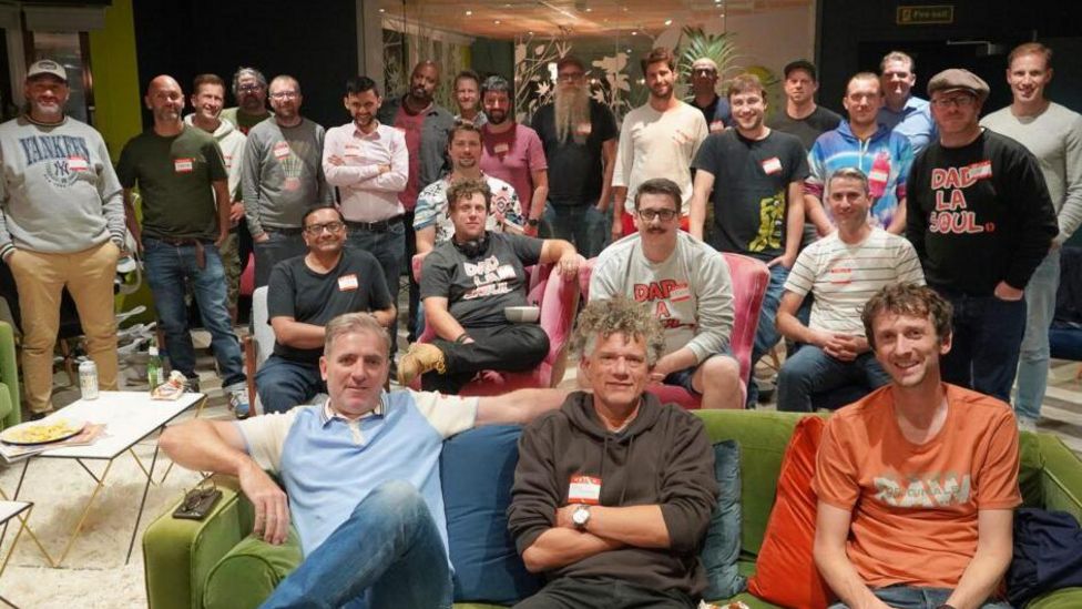 Brighton: Dad dancers to stage breakdance battle - BBC News