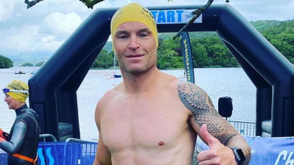 Swimming relay feat in memory of channel swimmer firefighter - BBC News