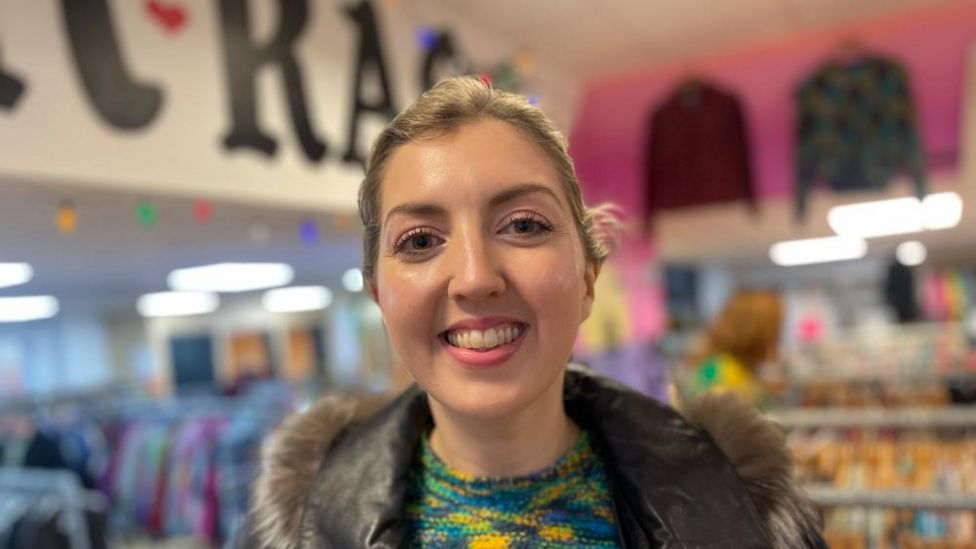 Hitchin independent shops positive ahead of Christmas - BBC News