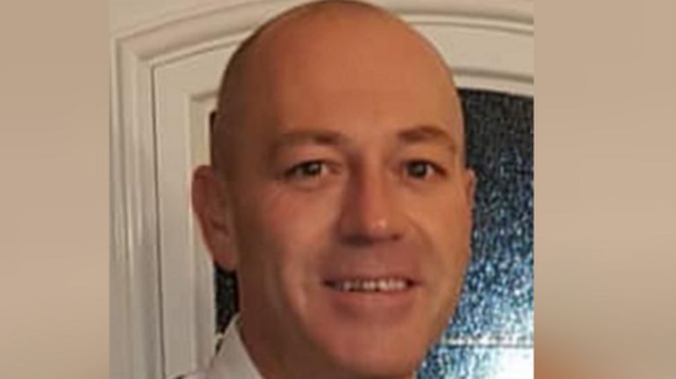 Police name man who died after being hit by car in Cumbernauld - BBC News