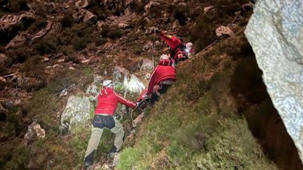 Boy airlifted with serious injuries after gully fall on Tryfan - BBC News