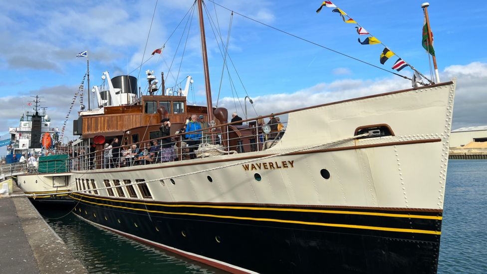 Shoreham Port welcomes historic steamboat PS Waverley - BBC News