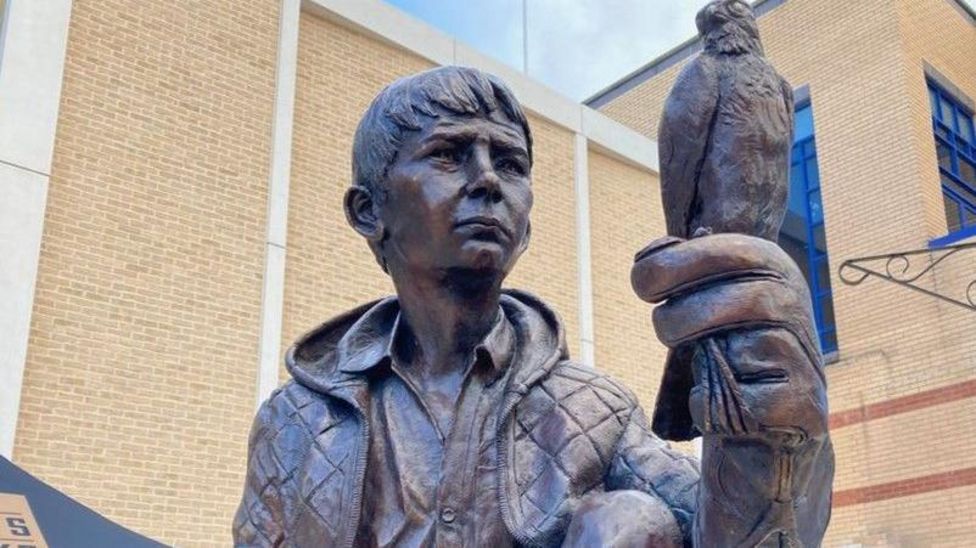 New Kes book focuses on legacy of Ken Loach's classic film - BBC News