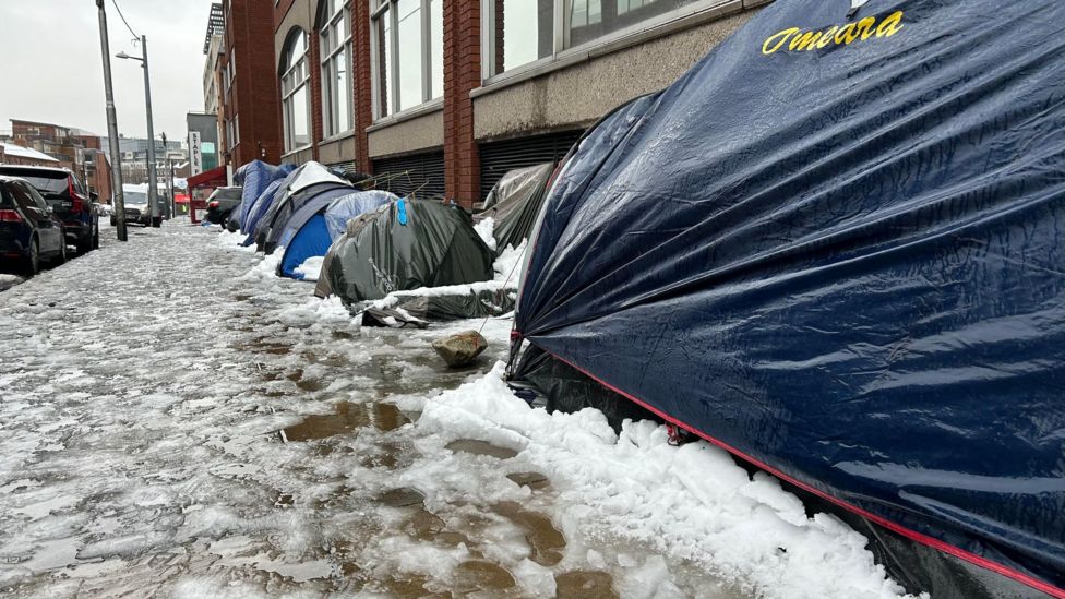 Asylum seekers in Dublin tents moved to new accommodation - BBC News