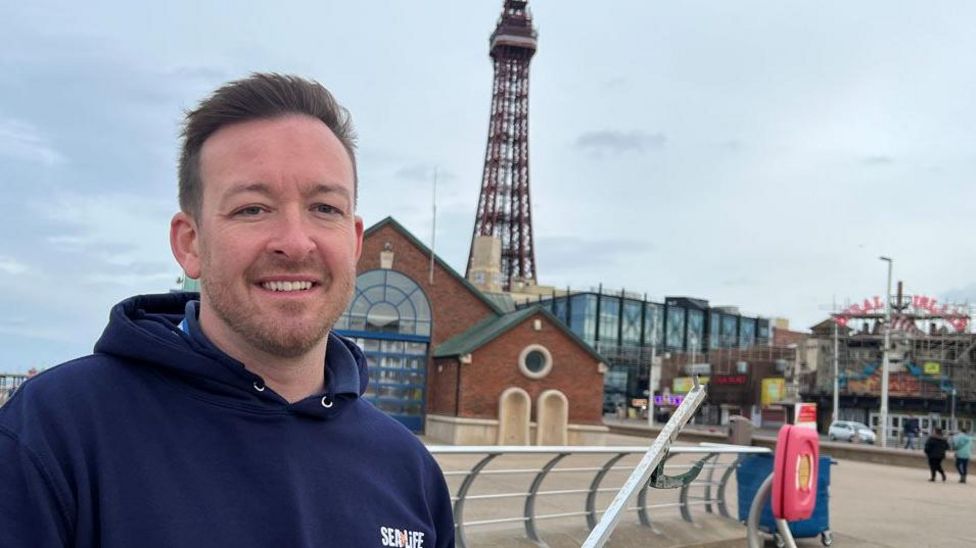 Blackpool beach clean collects 148kg of rubbish in just one hour - BBC News