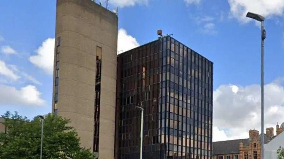 Council 'committed to secure' Darlington's tallest site - BBC News