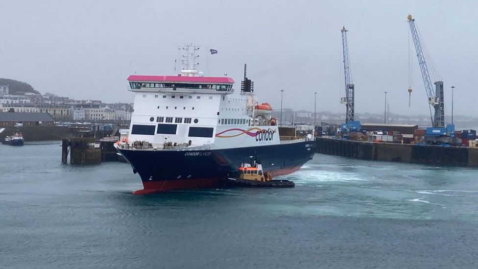New ferry arrives in Guernsey for berthing trials - BBC News
