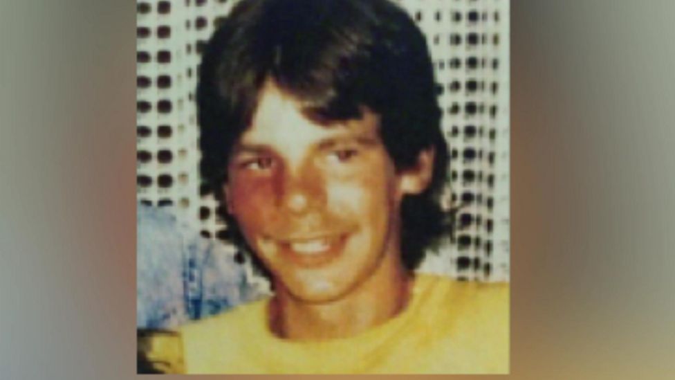 Stardust inquest: NI victim's father was haunted by fire tragedy - BBC News