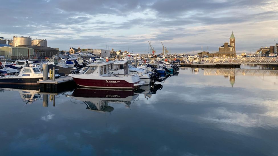 Marina mooring fees in Guernsey could be increased - BBC News