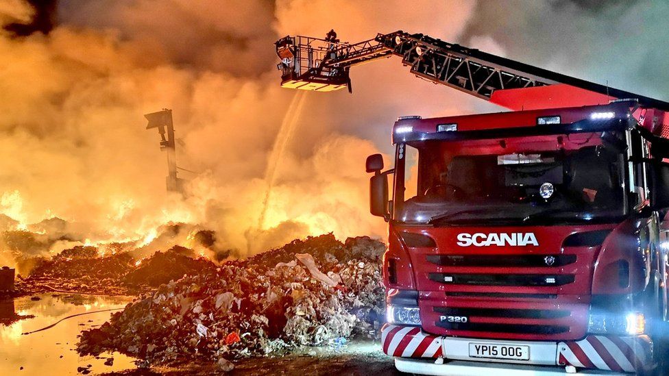 Fire crews remain at Doncaster waste site blaze - BBC News