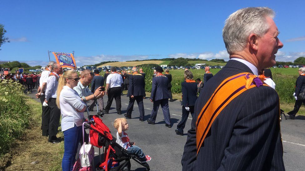 Rossnowlagh parade: Thousands of Orangemen and women take part - BBC News
