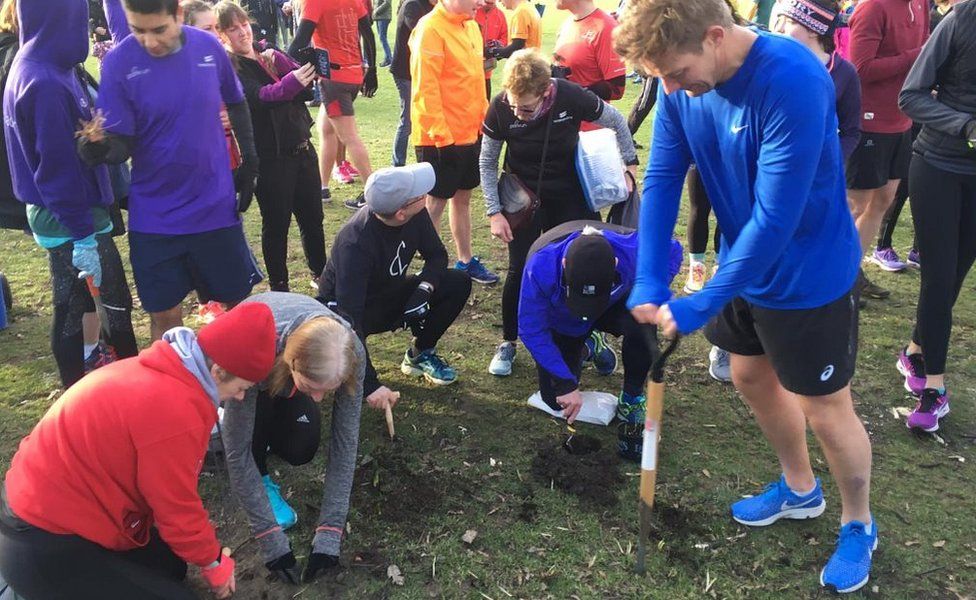 Hull Parkrun: Record race turnout for city event founder - BBC News