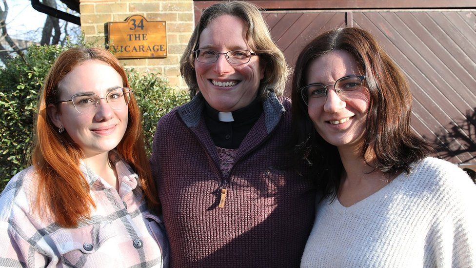 Hayling Island vicar urges more people to take in Ukraine refugees ...