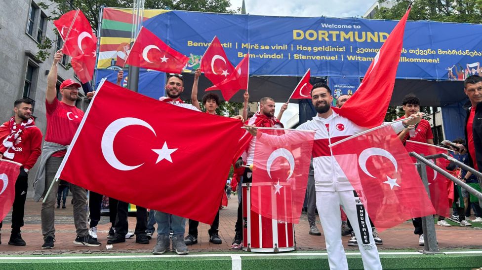 Turkey fans 'unbelievable' as hundreds join fan Euro 2024 march - BBC Sport