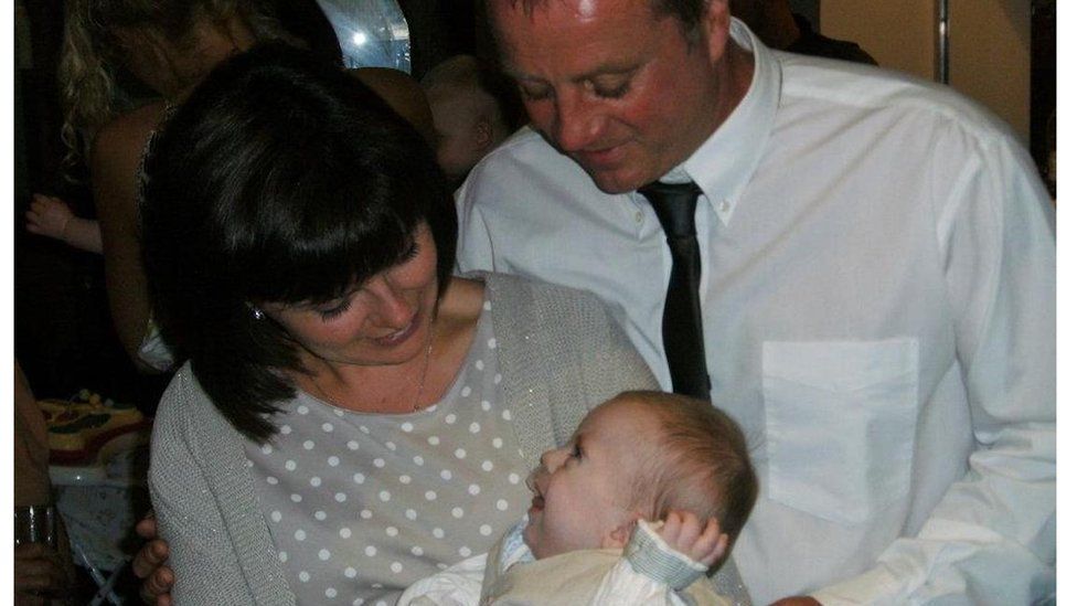 Parental bereavement: Laws in NI will change, says Diane Dodds - BBC News