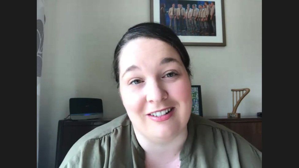 Covid: Tributes to 'Welsh gem' rugby player dad from Anglesey - BBC News