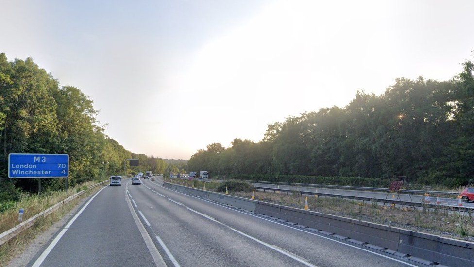 M3 northbound delays due to emergency bridge repairs - BBC News