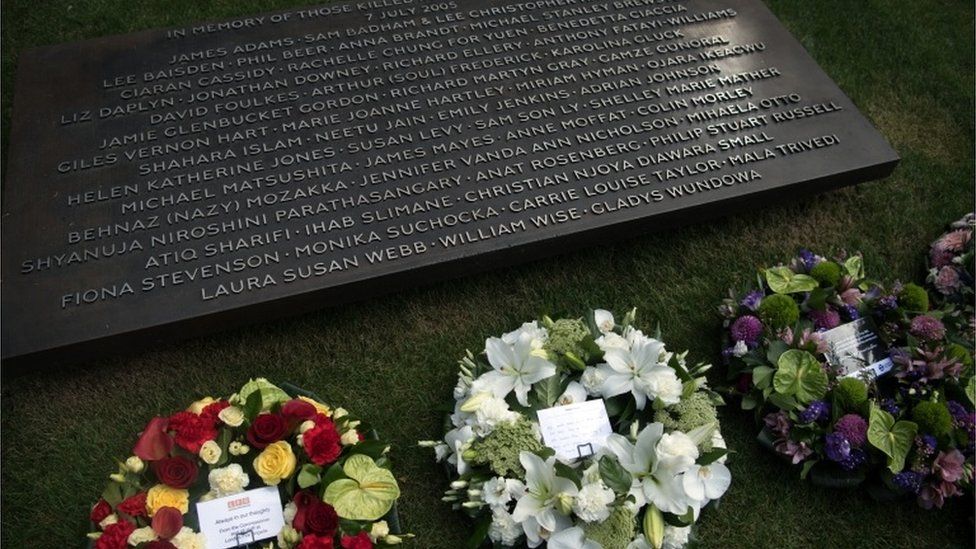 Victims of 7/7 attacks 'never forgotten' - BBC News