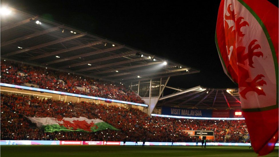 Welsh football: Land of Song heard loudly from the stands - BBC News