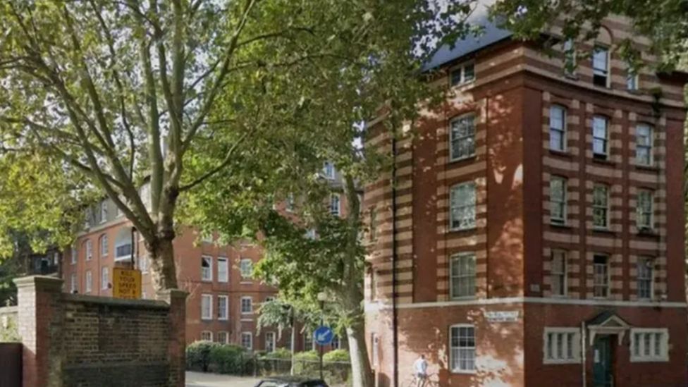 Shoreditch crossbow attacks: Arrested man released - BBC News