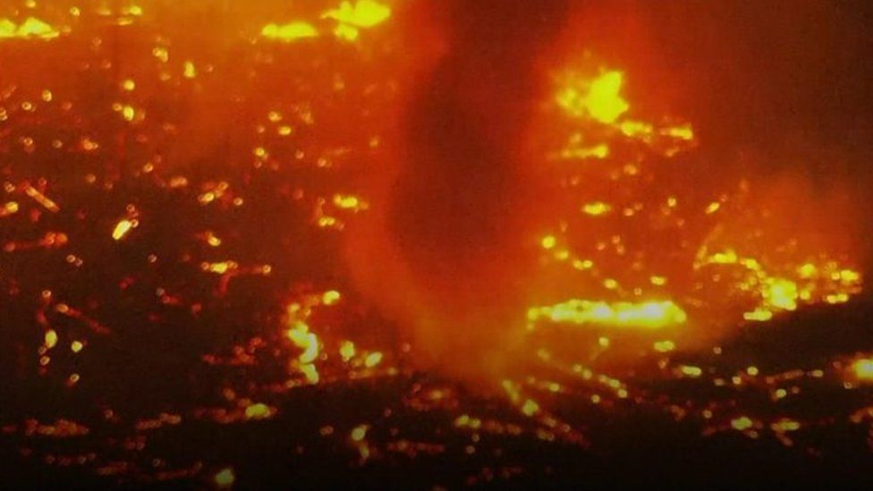 California fires: Thousands forced to flee as Carr fire spreads - BBC ...