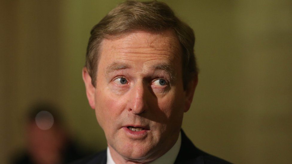 Enda Kenny gets St Patrick's Day invitation from Donald Trump - BBC News