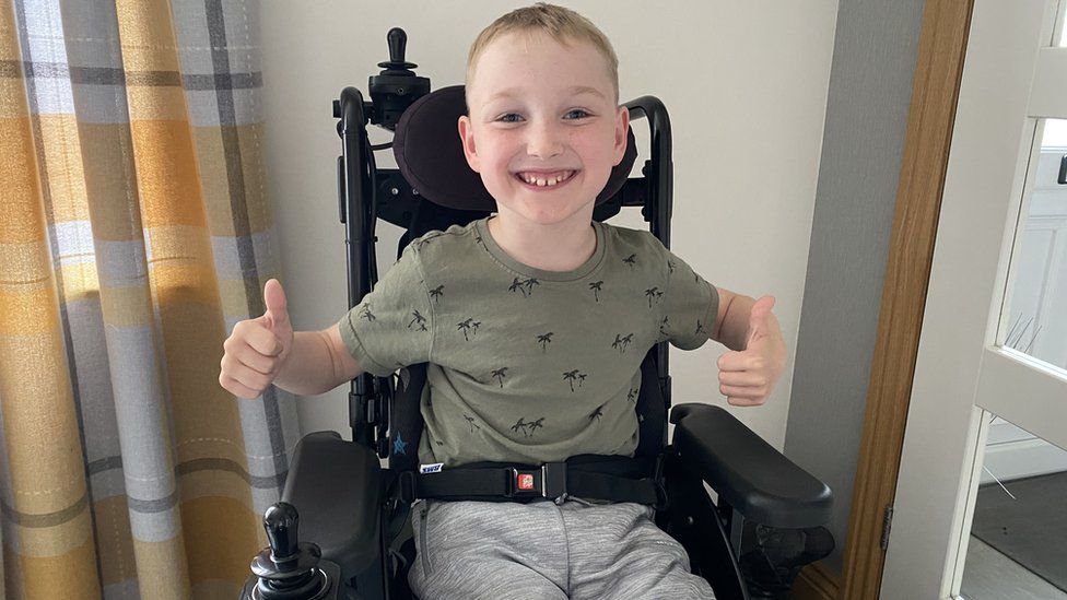 Norwich boy with cerebral palsy to undergo life-changing surgery - BBC News