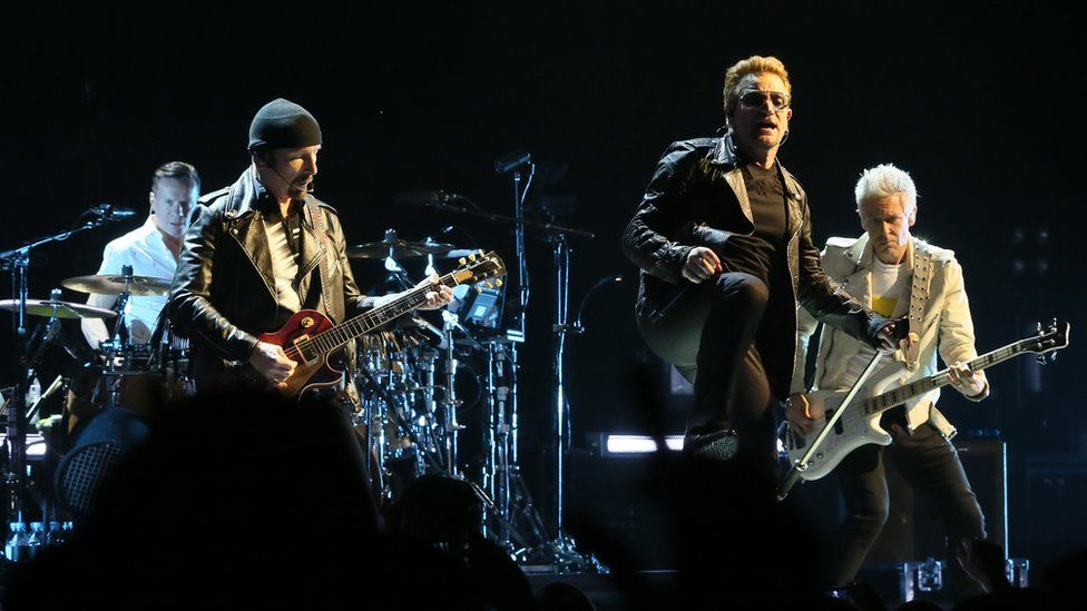 U2 back in Belfast for first time since 1998 - BBC News