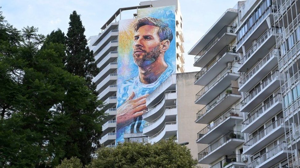 The massive Messi mural and other artworks around the world - BBC Newsround