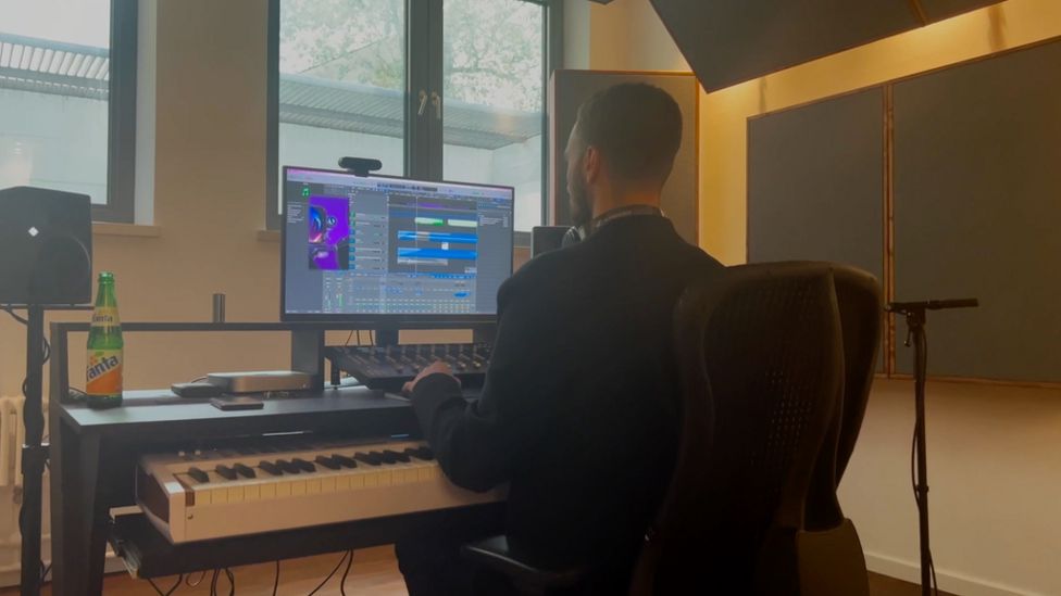 AI and sound - helping firms build their own 'sonic identity' - BBC News