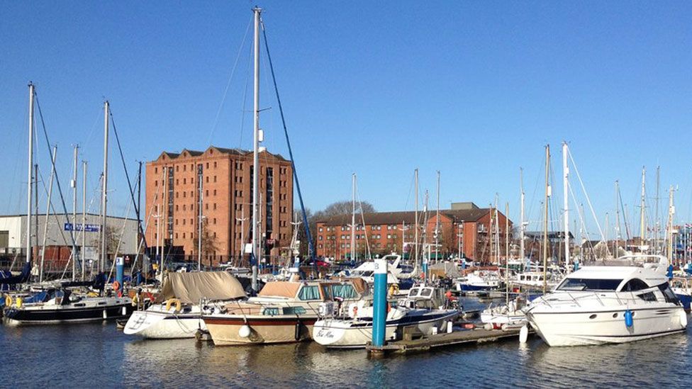 Hull named in top 10 Rough Guides destination list - BBC News