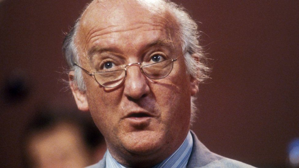 Russell's in Brussels - BBC News