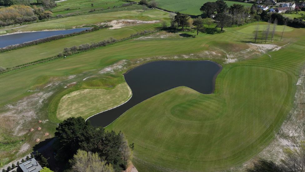 Guernsey golf club redevelopment enters second year - BBC News