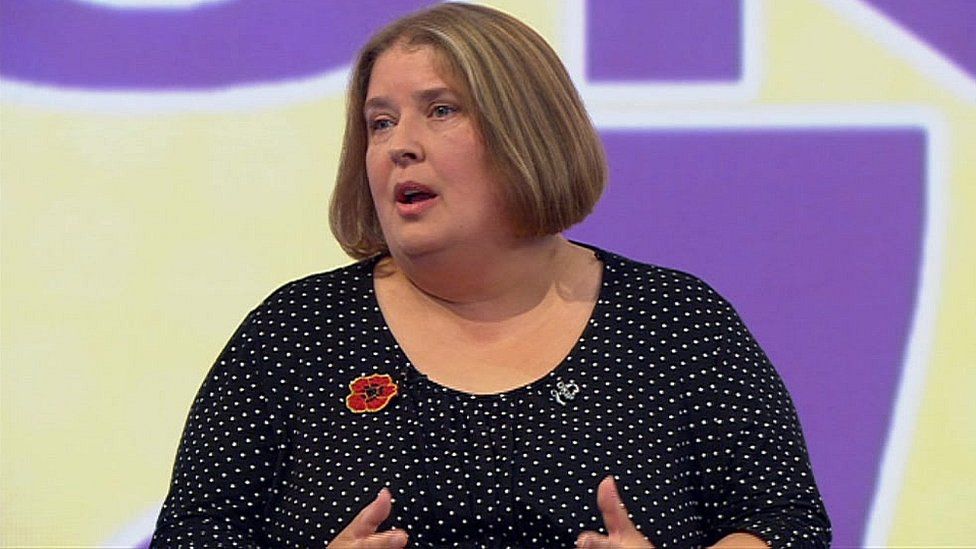 Lisa Duffy battles to lead UKIP - BBC News