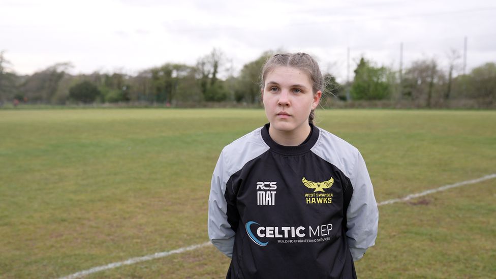 Rugby concussion risk 'needs sex-specific guidance' - BBC News