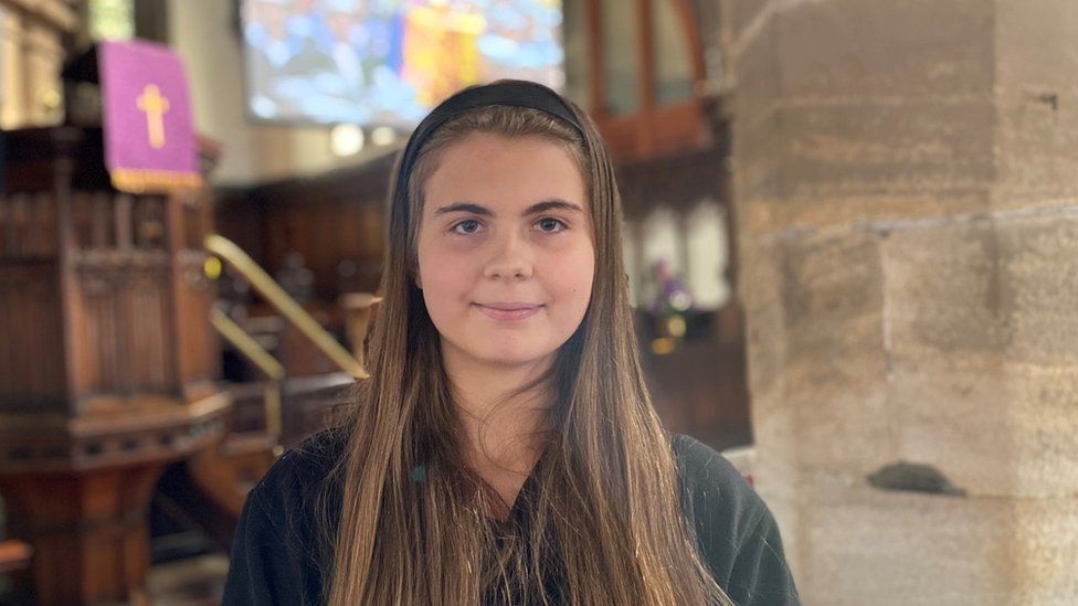 Queen Elizabeth II: Bishop Auckland church holds funeral viewing - BBC News