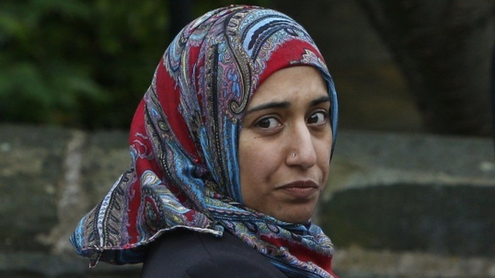 Jo Cox case: Dying MP 'tried to protect staff' - BBC News