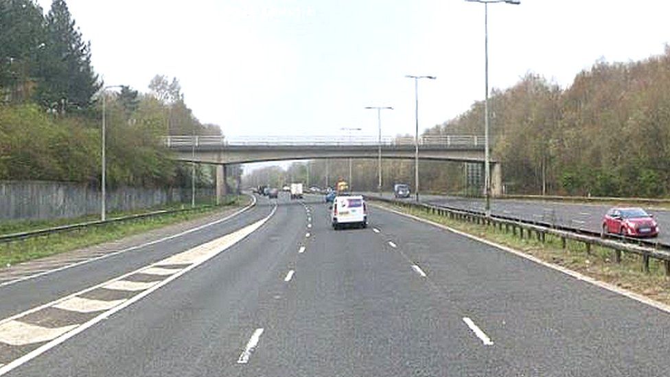 M23 collision: Brighton man dies three weeks after crash - BBC News