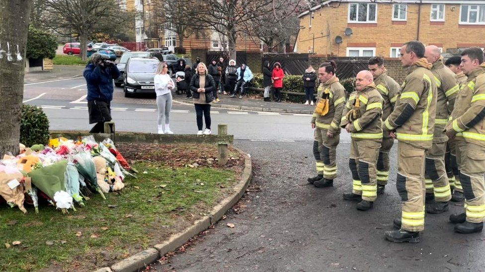 Solihull: Boys who fell into lake died from drowning - BBC News