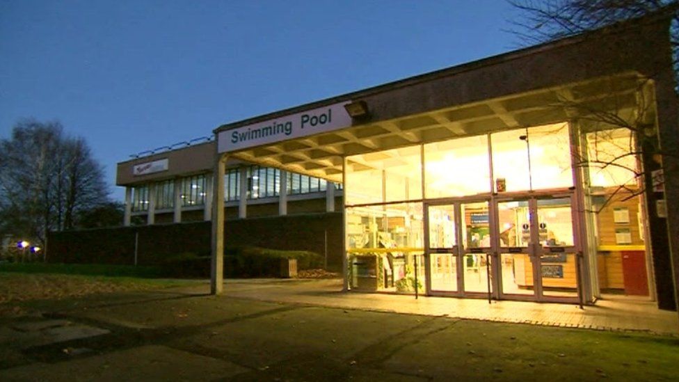 Moorways swimming pool 'could be saved' say Derby City Council - BBC News