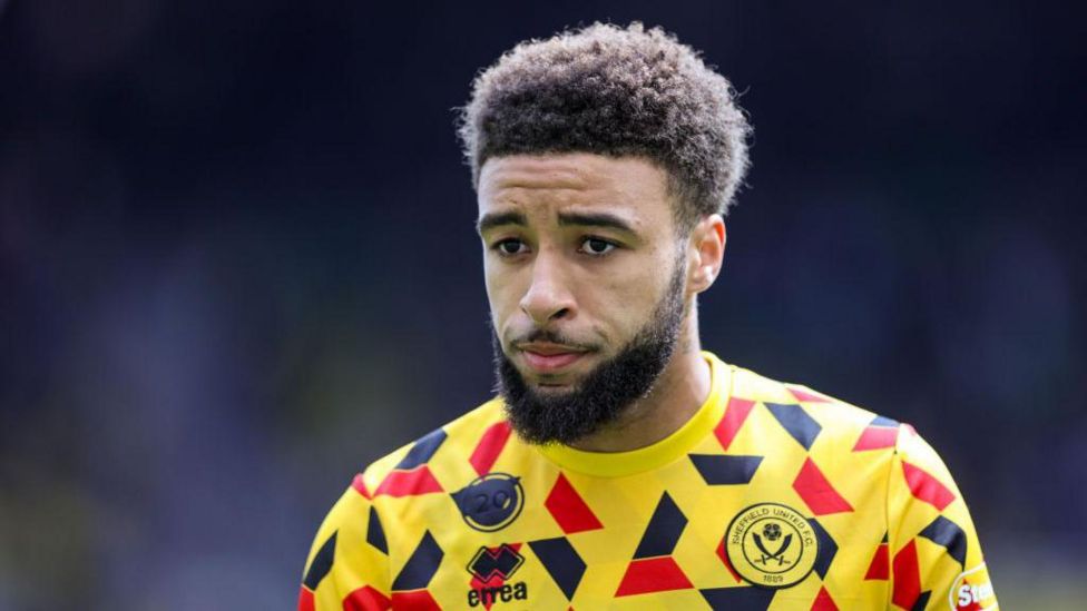 Jayden Bogle: Leeds United sign Sheffield United defender on four-year ...