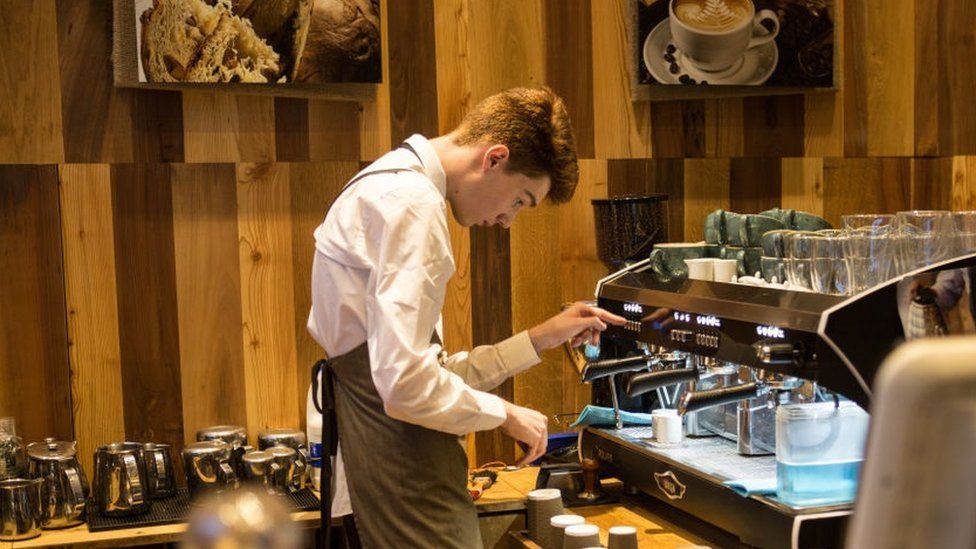 Wages rises accelerate to fastest pace since 2008 - BBC News