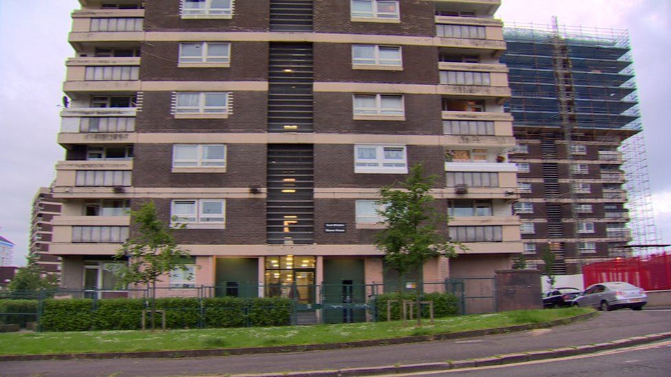 New Lodge, Belfast: 1.5kg of explosives found at flats - BBC News