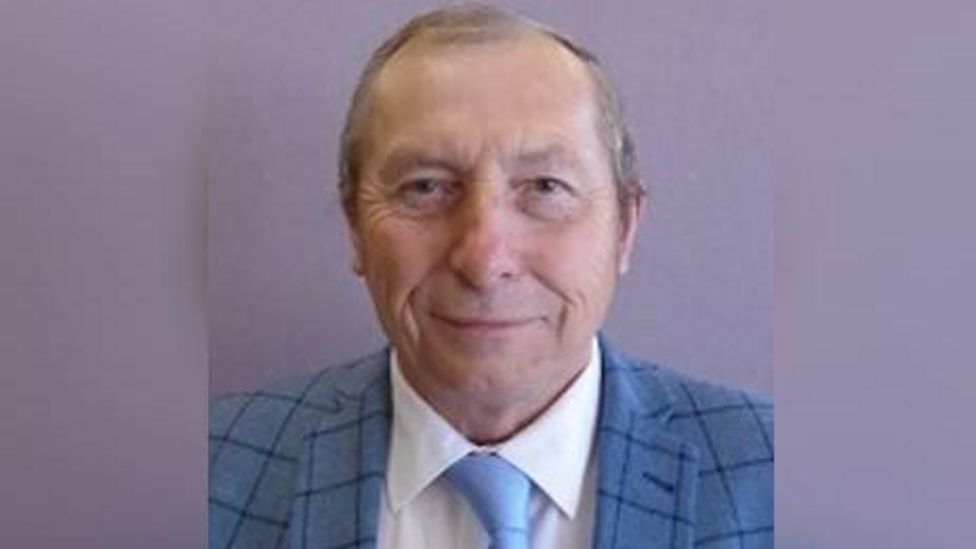 Durham councillor Ken Robson apologises over 'shockingly racist meme' - BBC News